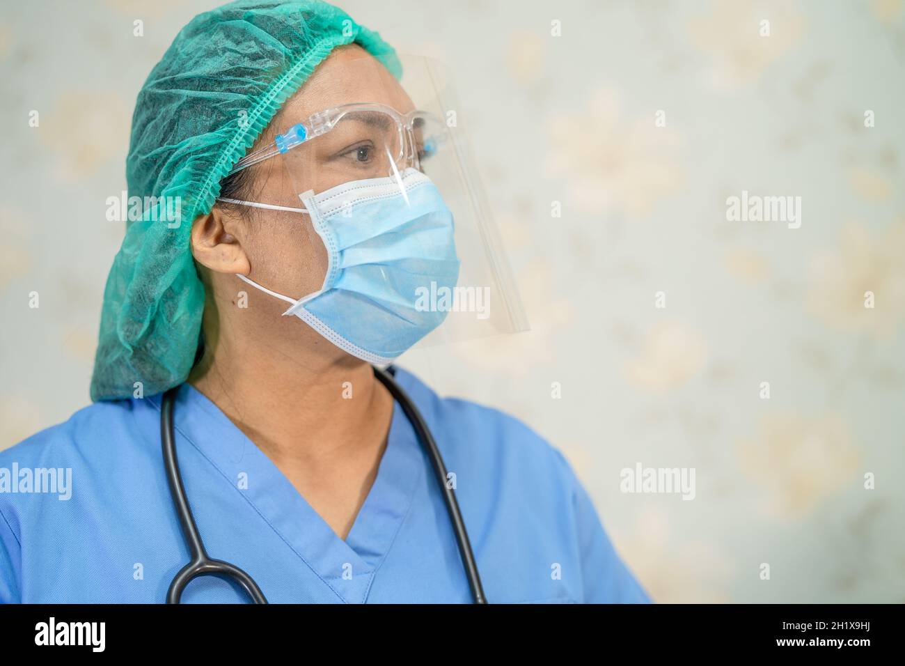 Asian doctor wearing face shield and PPE suit new normal to check ...
