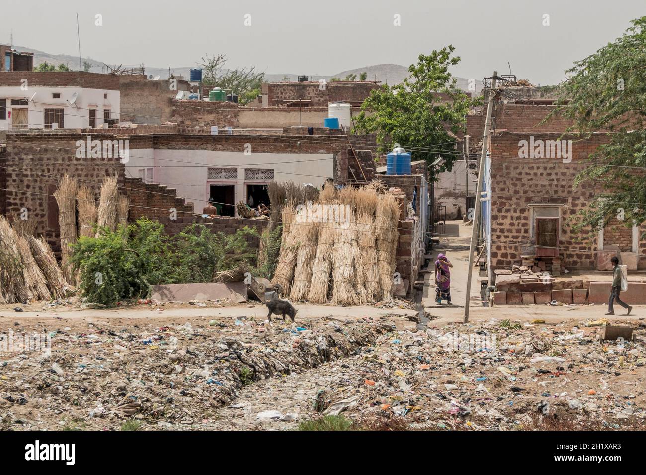 Many garbage, poverty and heat in Rajasthan India Stock Photo - Alamy