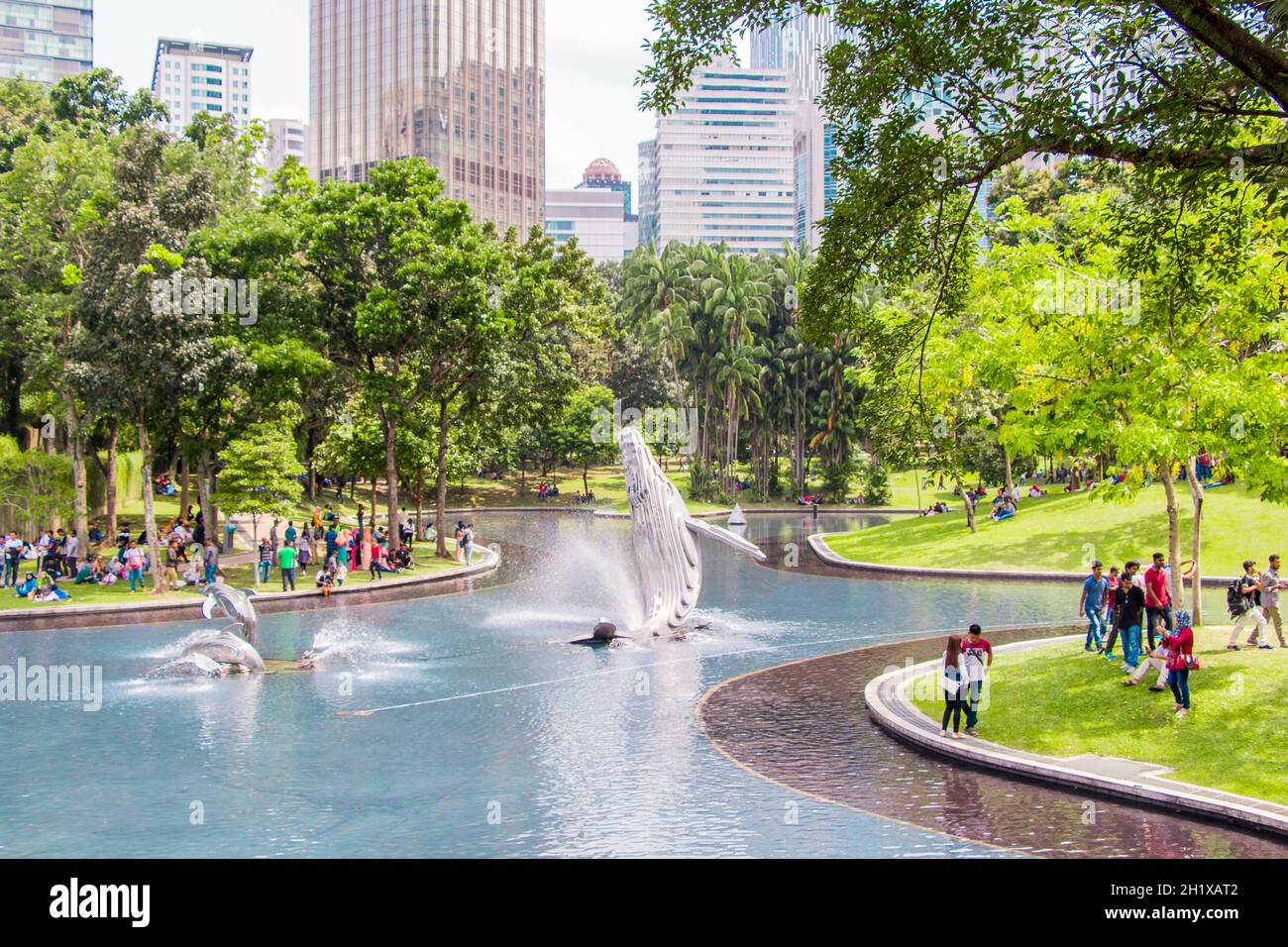 Beautiful KLCC Park with Simfoni Lake in city centre of Kuala Lumpur ...