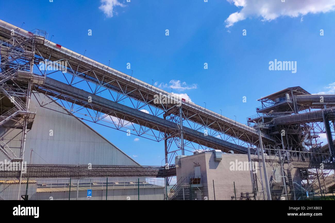 Auger loading grain bin hi-res stock photography and images - Alamy
