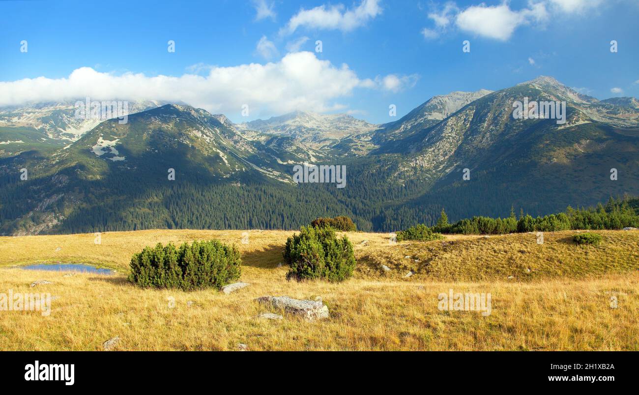 Romanian carpathians mountain hi-res stock photography and images - Alamy