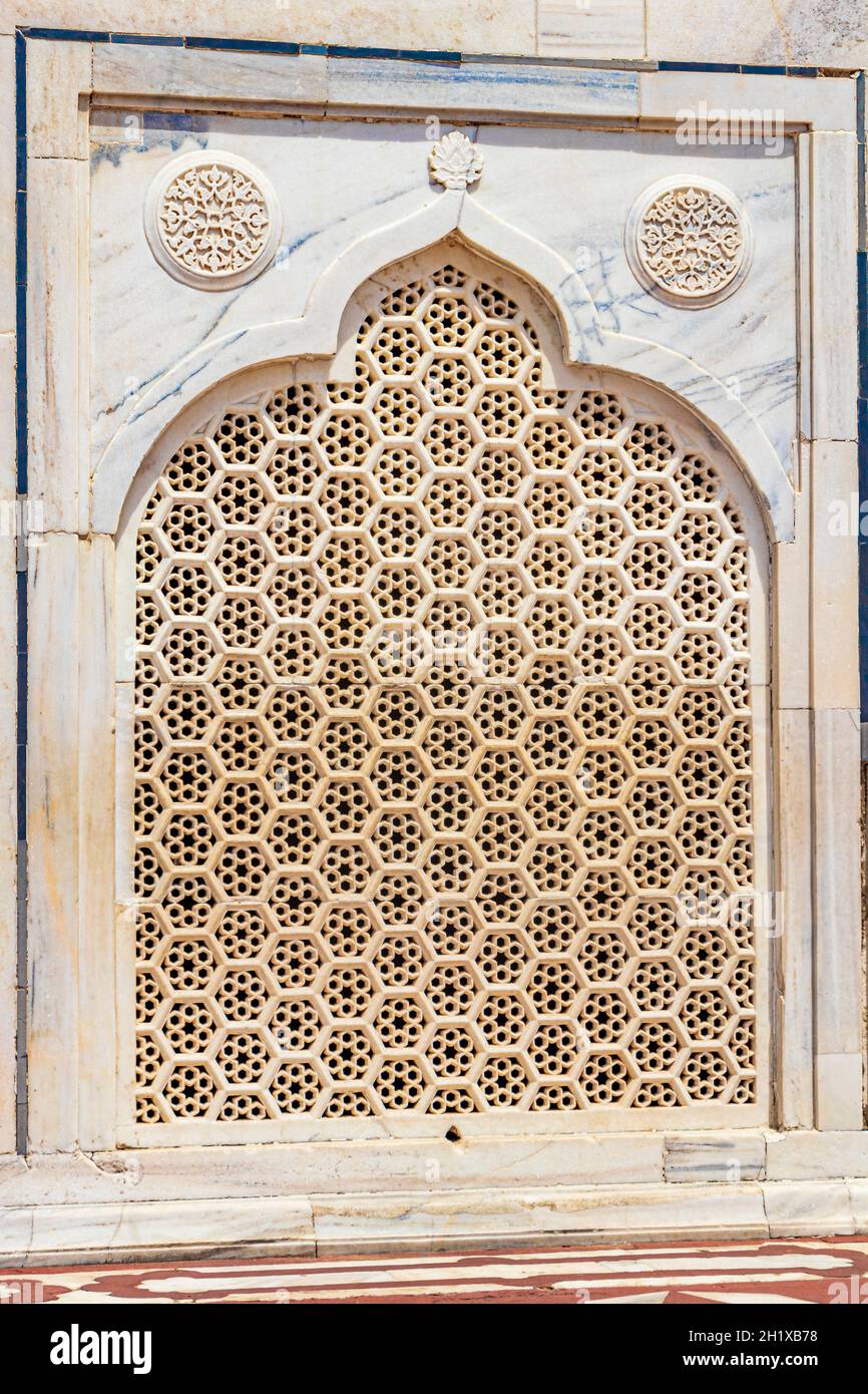 Taj Mahal in Agra India Mogul marble mausoleum amazing architecture ...