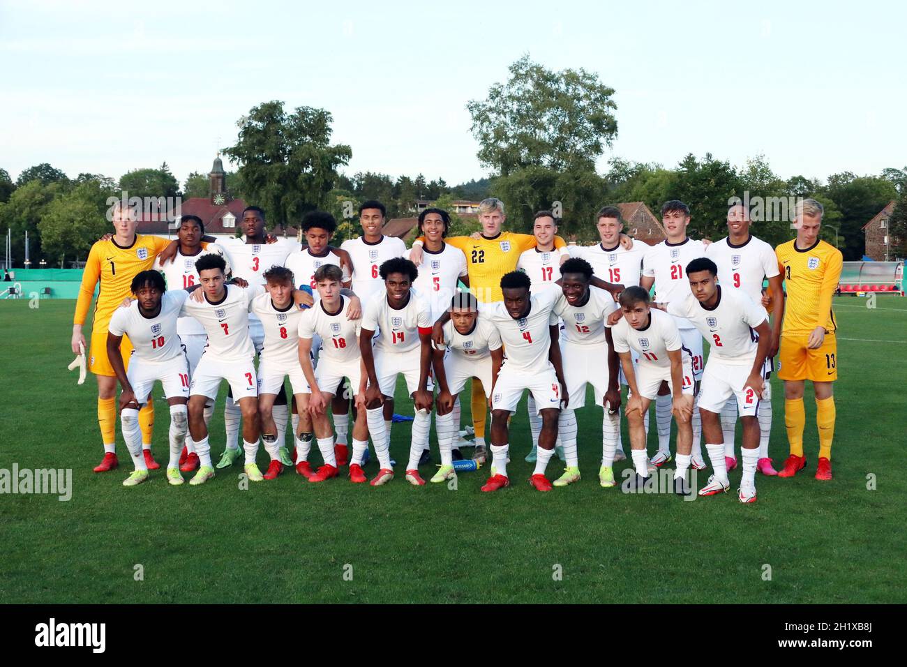 Team england u19 nationalmannschaft hi-res stock photography and images ...