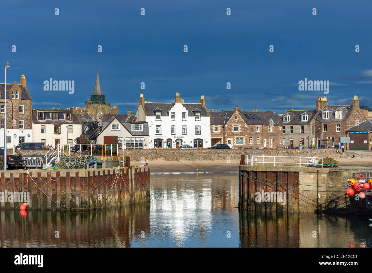 STONEHAVEN ABERDEENSHIRE SCOTLAND THE HARBOUR HOUSES INCLUDING THE SHIP ...