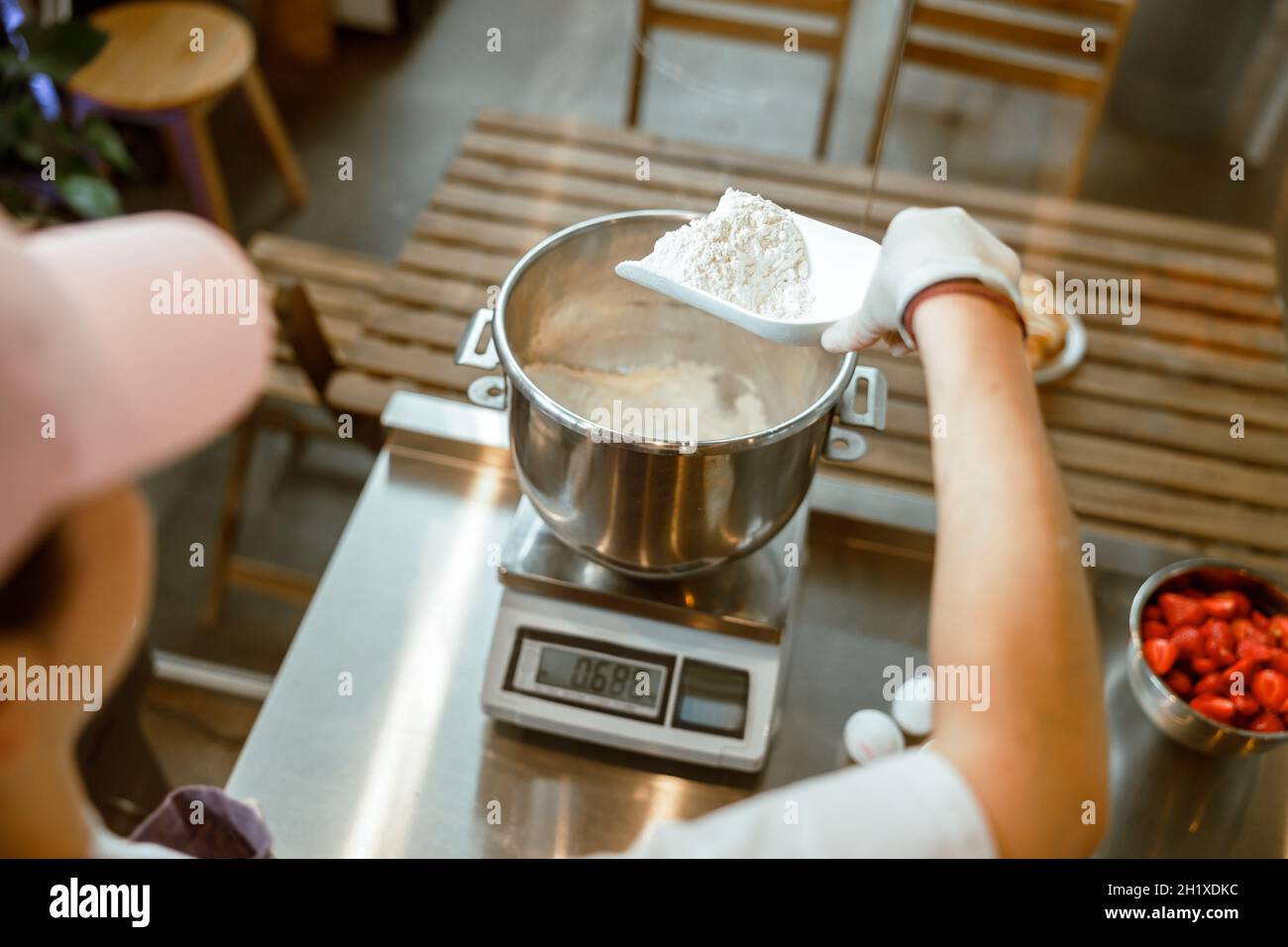 Digital scales hi-res stock photography and images - Alamy