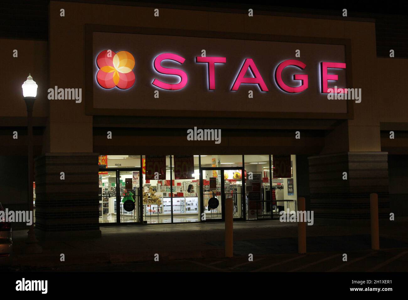 Stage store hi-res stock photography and images - Alamy