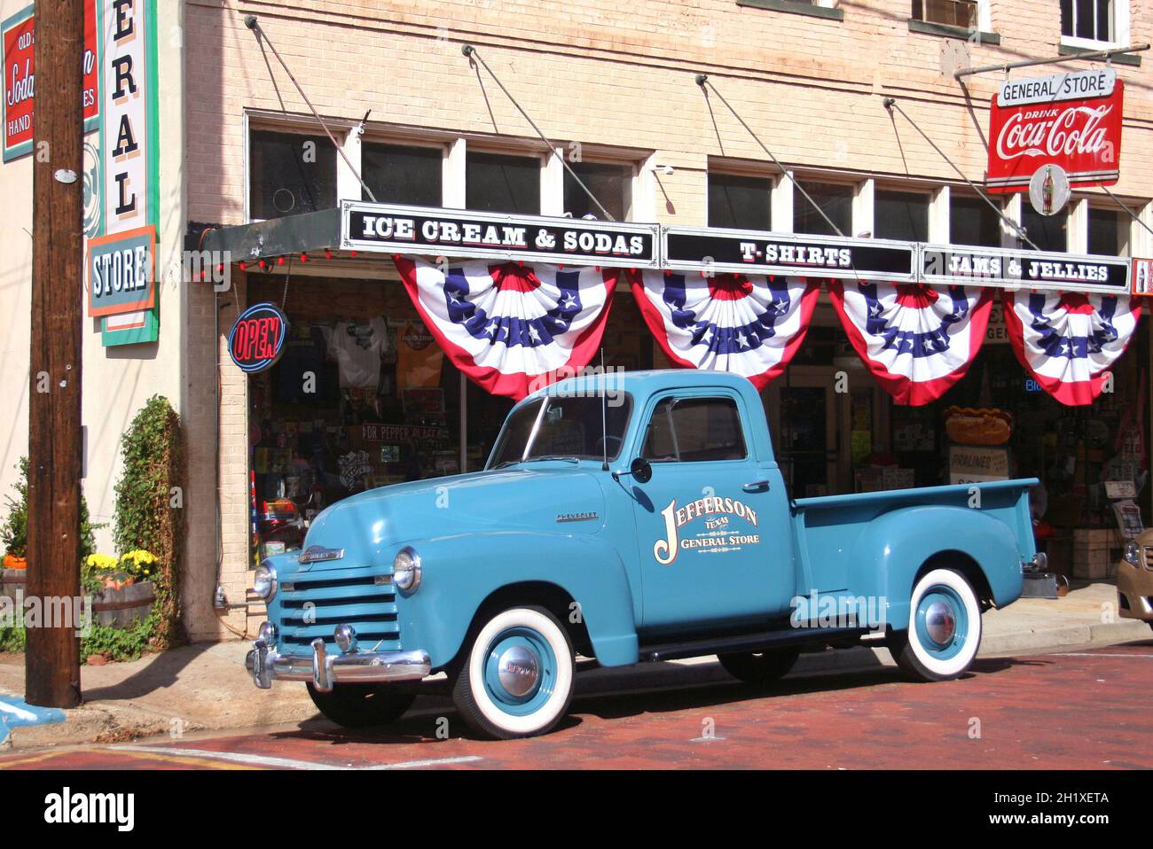 Historical soda fountain hi-res stock photography and images - Alamy