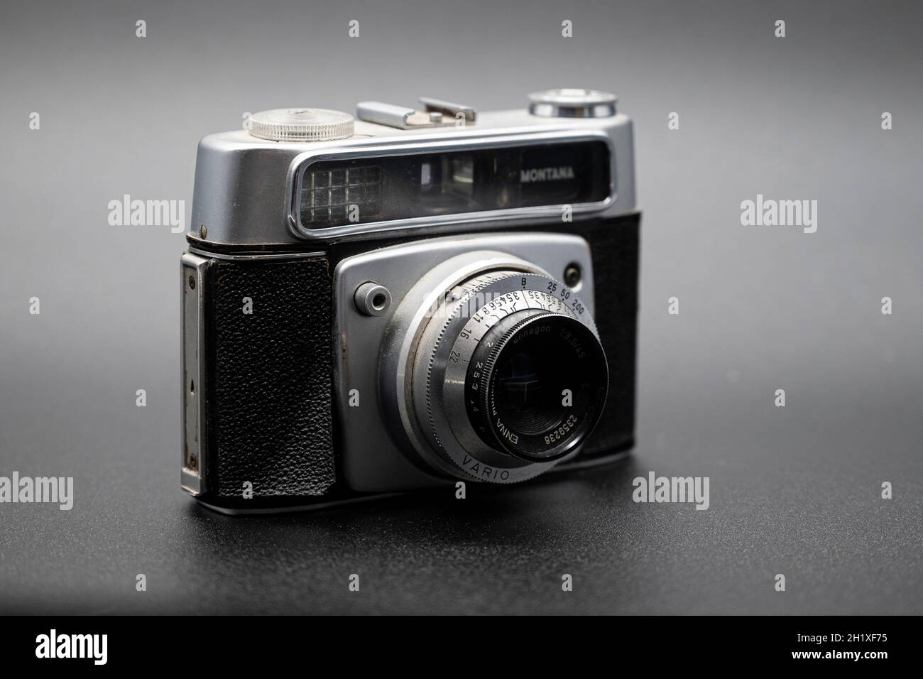 vintage camera reflex analogic Stock Photo - Alamy