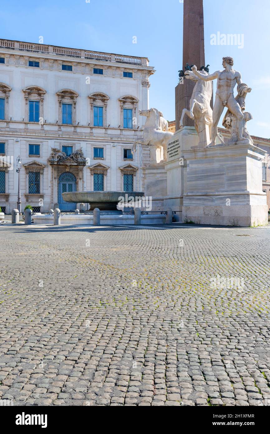 Fontana dei dioscuri hi-res stock photography and images - Alamy