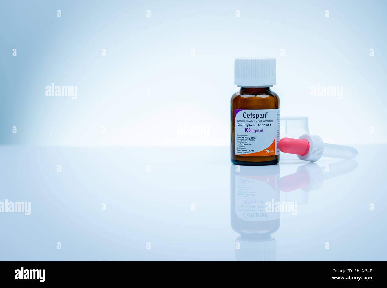 CHONBURI, THAILAND-SEPTEMBER 5, 2021 : Cefspan in amber glass bottle on ...