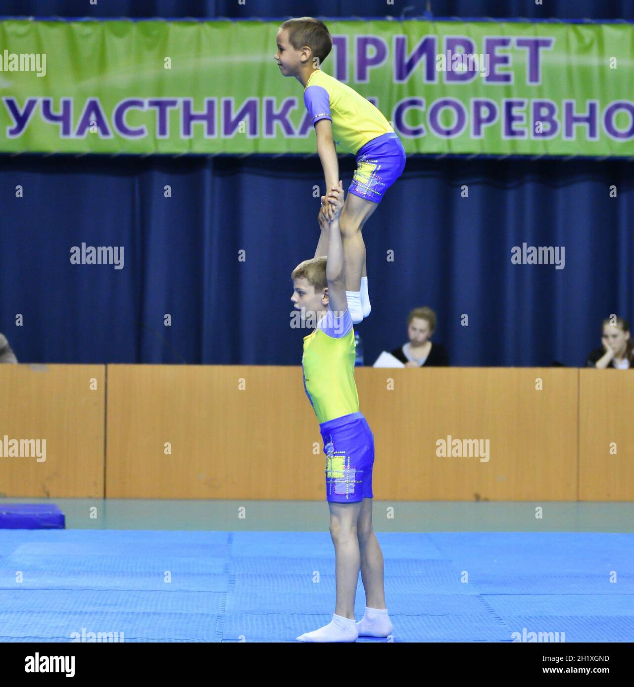 Gymnastics team boy youth hi-res stock photography and images - Alamy