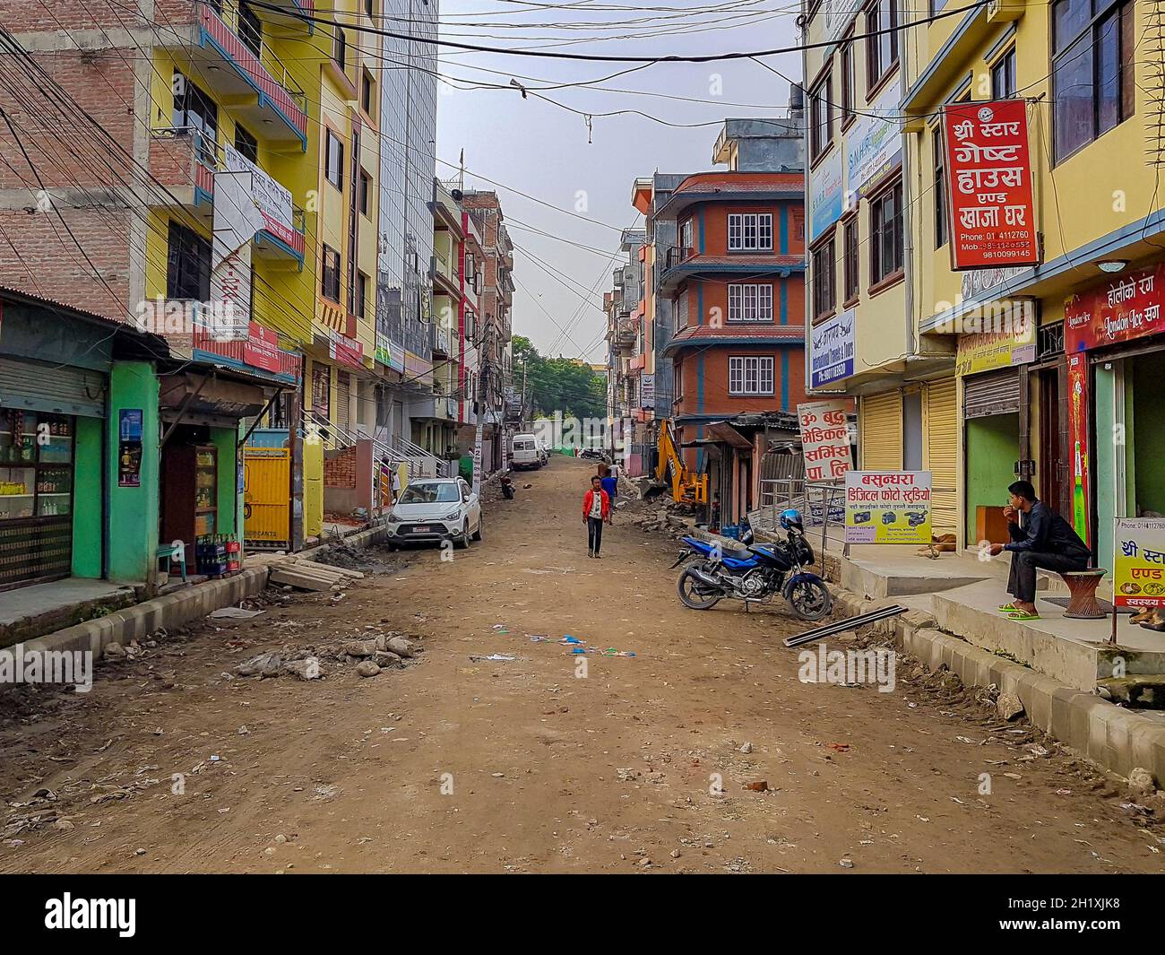 Kathmandu Nepal 21. Mai 2018 Colorful dirty and dusty street and area ...