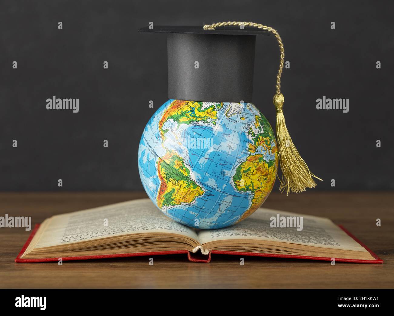 World globe graduation cap diploma hi-res stock photography and images ...