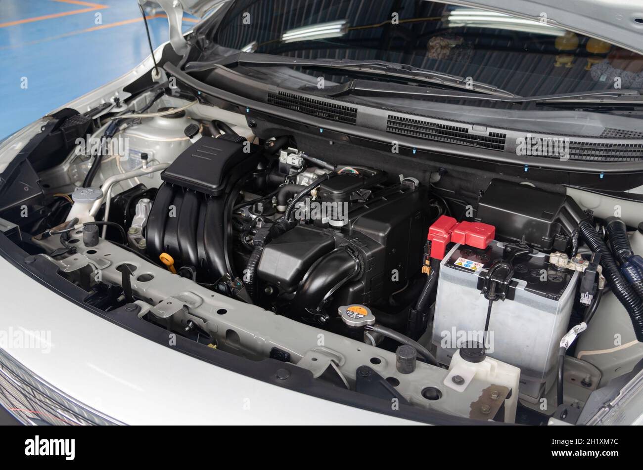detail of a modern automobile engine Stock Photo - Alamy
