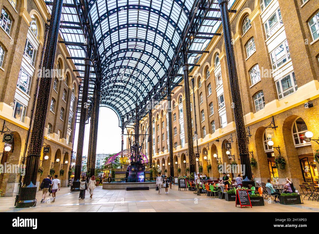 Converted warehouses restaurants hi-res stock photography and images ...