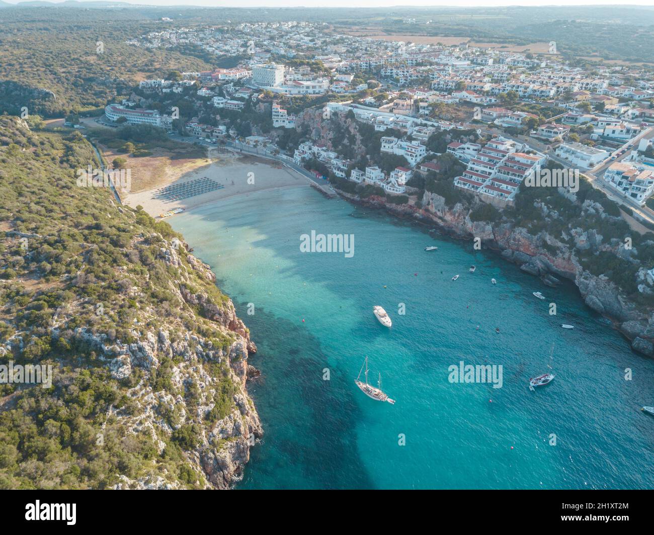 Waves and yacht from top view. Turquoise water background from top view ...