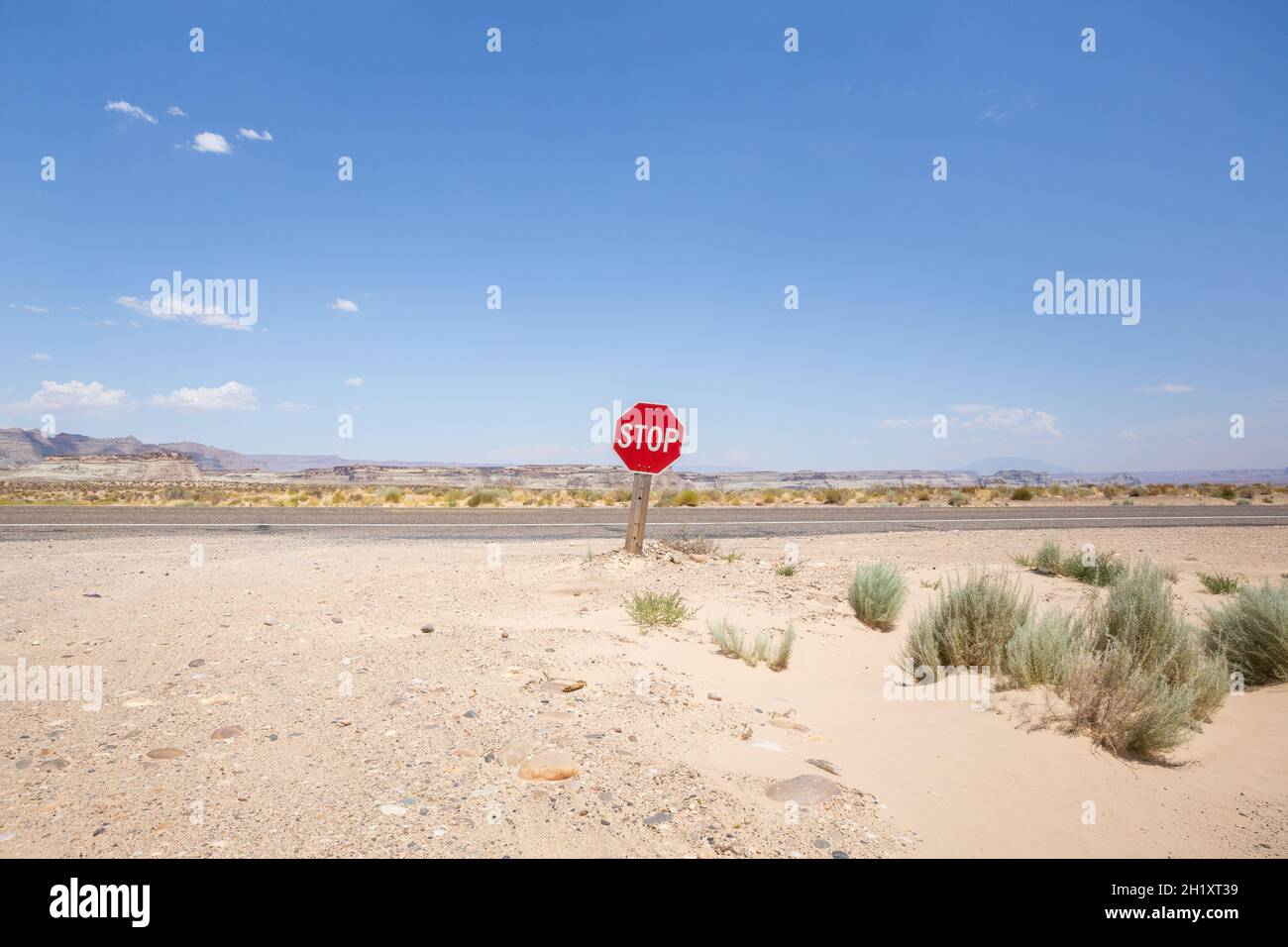 Lone signal hi-res stock photography and images - Alamy