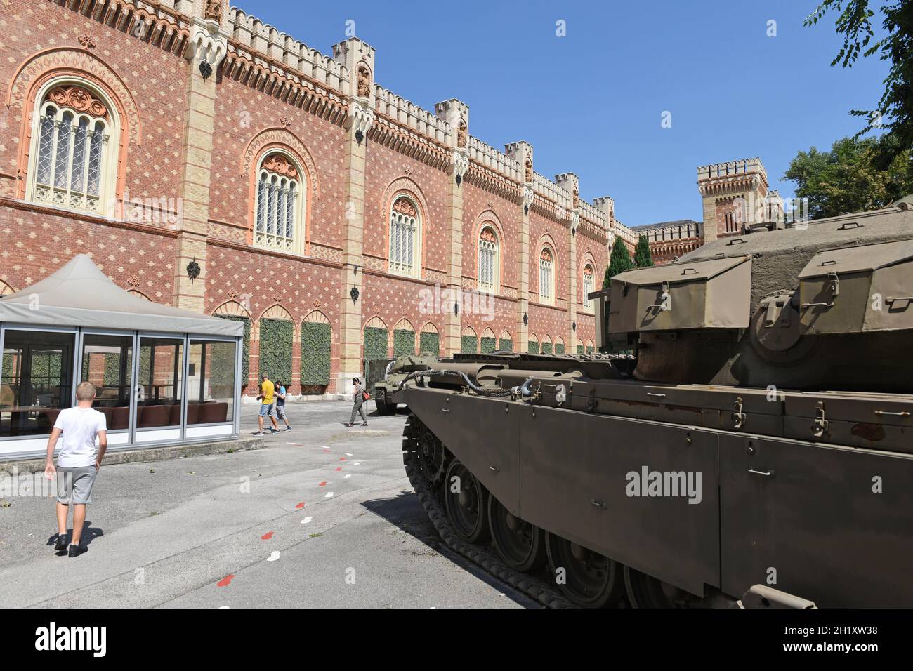 Panzer in wien hi-res stock photography and images - Alamy