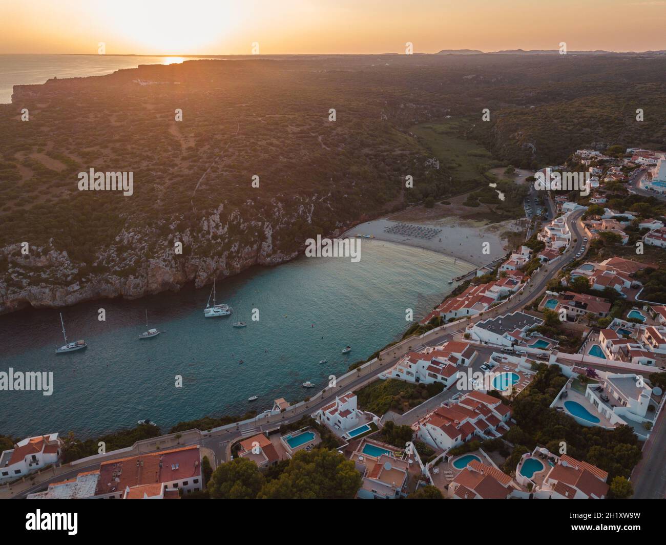 Waves and yacht from top view. Turquoise water background from top view ...