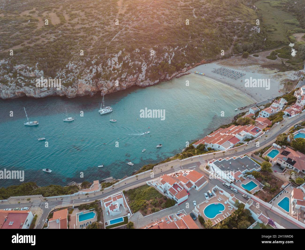 Waves and yacht from top view. Turquoise water background from top view ...