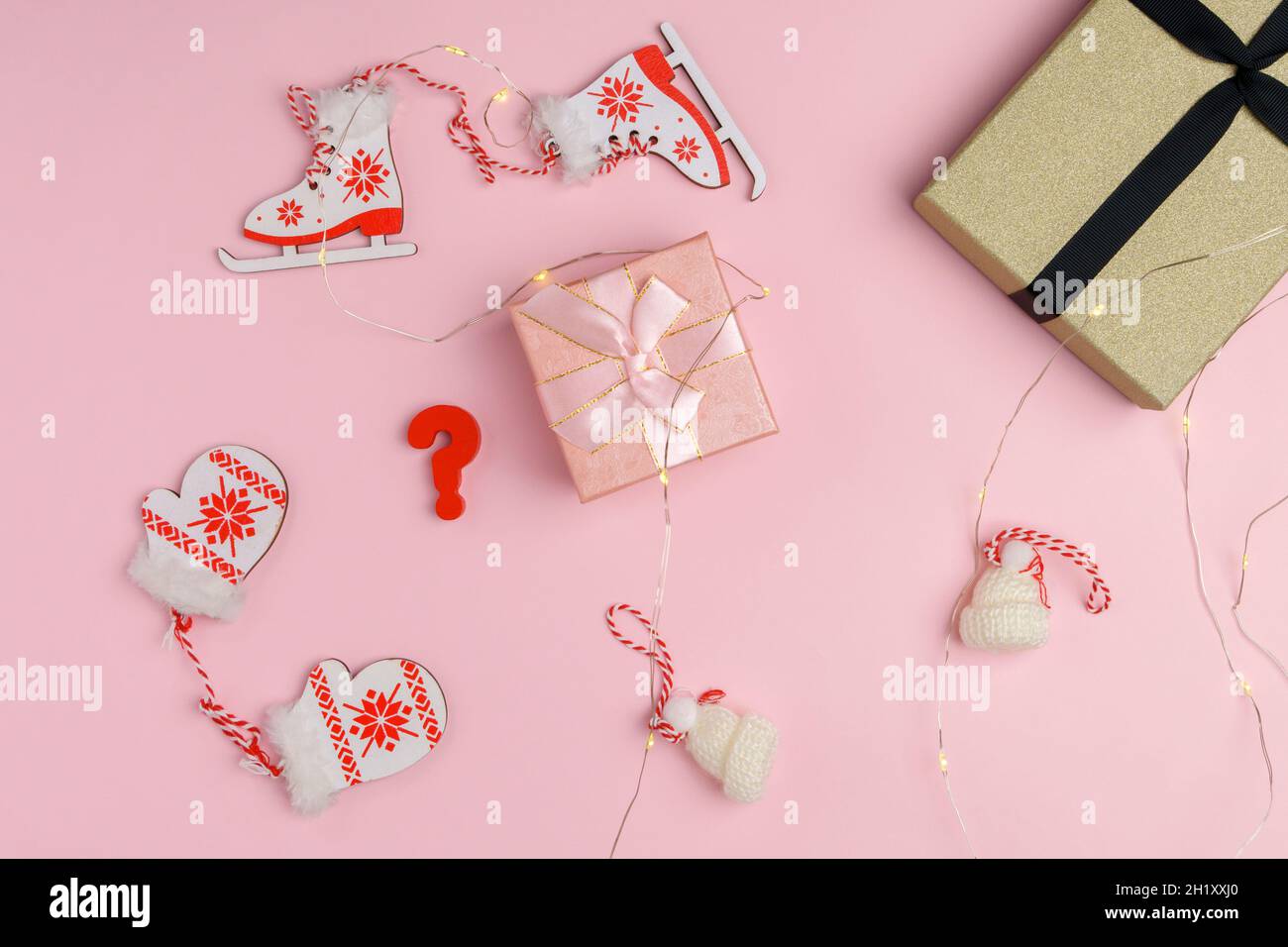 Gift box with question symbol hi-res stock photography and images - Alamy