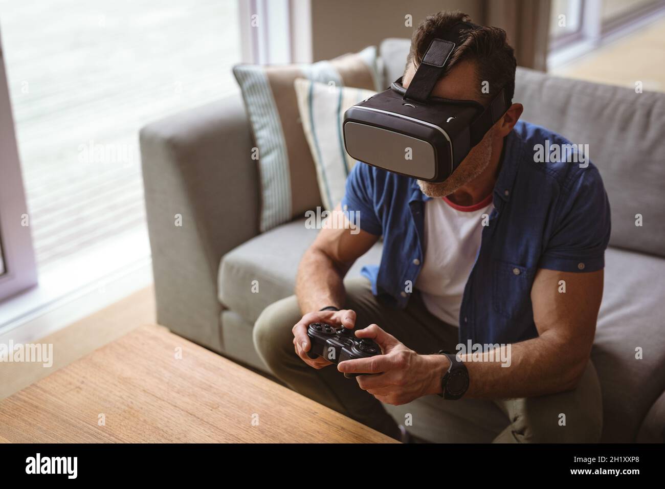 Vr man sofa hi-res stock photography and images - Alamy