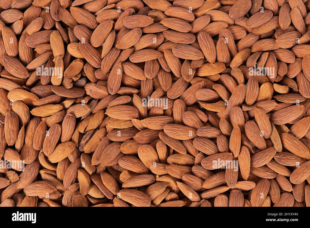 Top view photo of kernels of dried raw almonds Stock Photo - Alamy