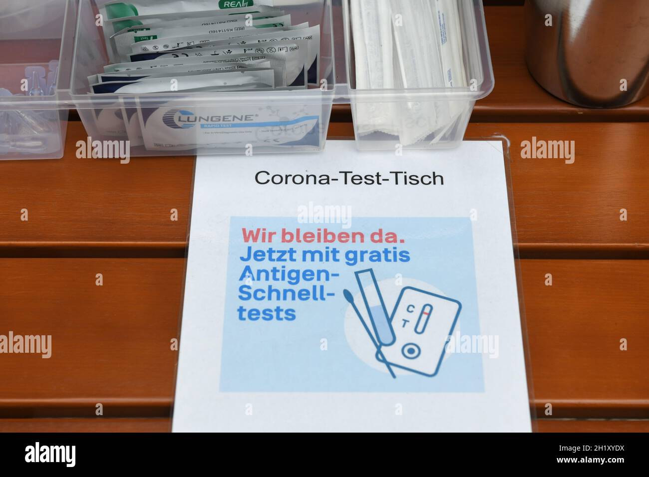 Digitaler selbsttest hi-res stock photography and images - Alamy