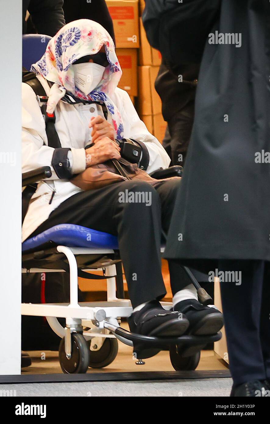 Itzehoe, Germany. 19th Oct, 2021. The 96-year-old defendant Irmgard F ...