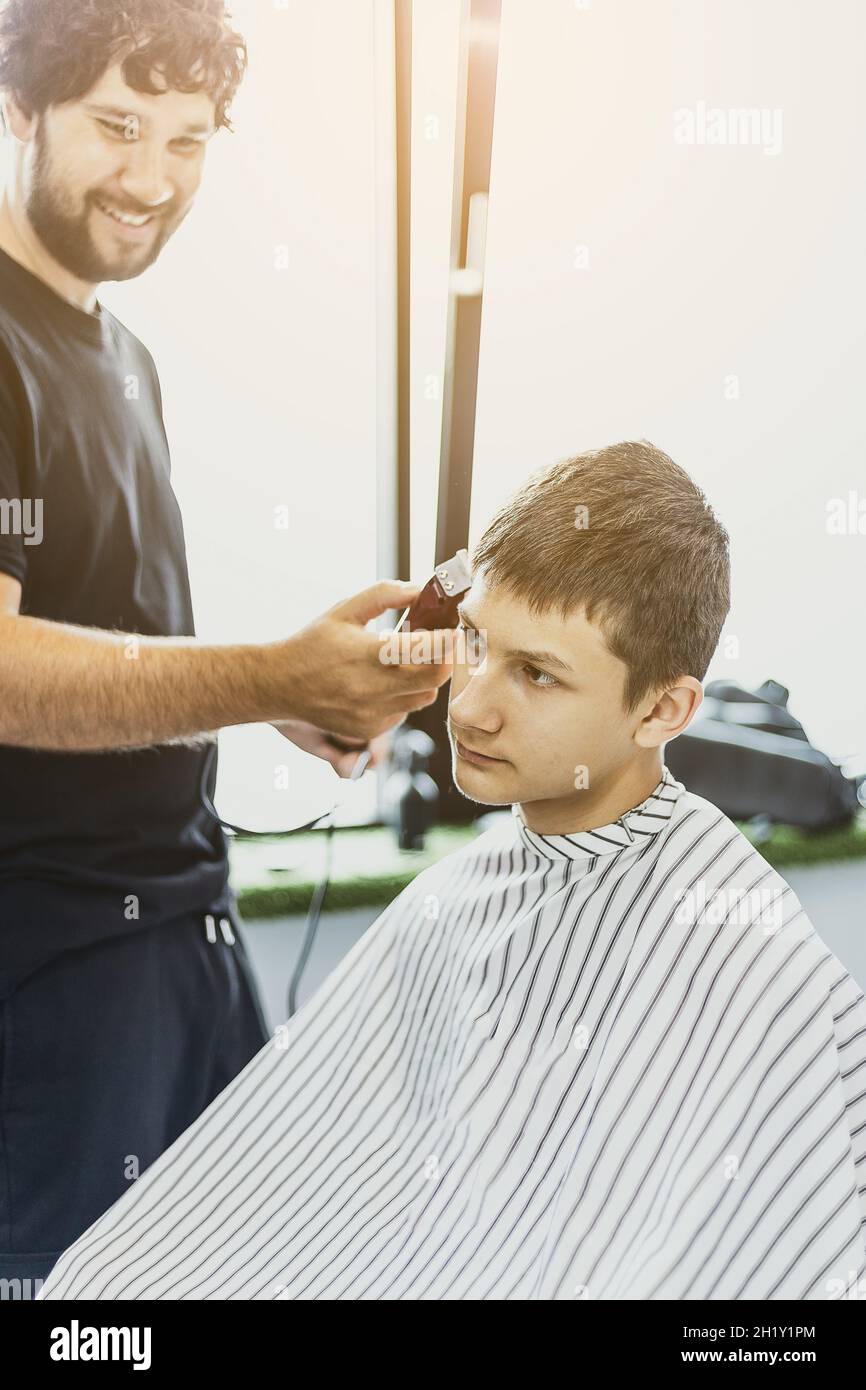 Mens salon hi-res stock photography and images - Alamy