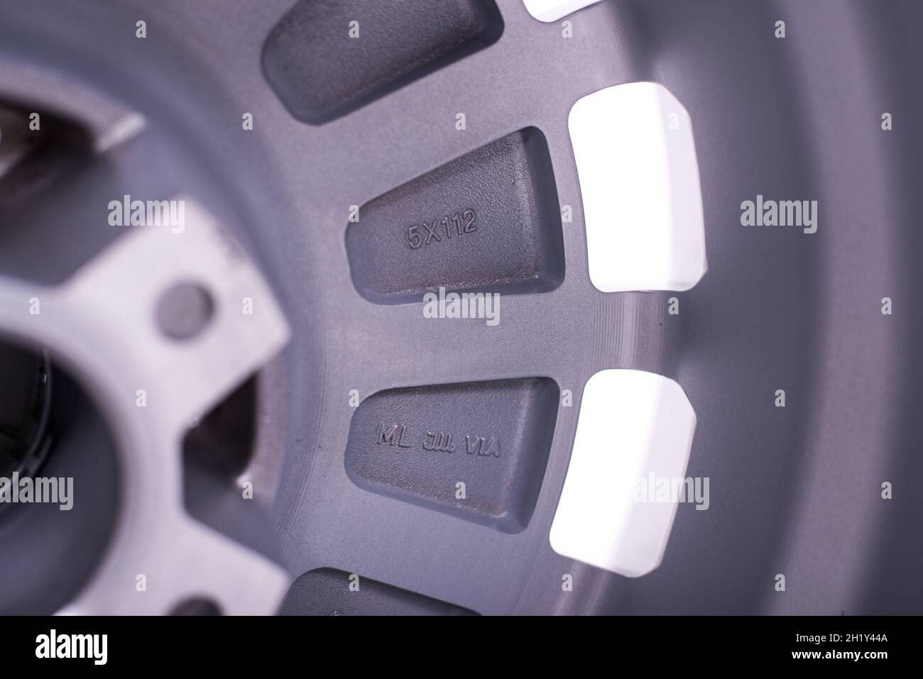 Mercedes Benz 16'' silver alloy classic wheel Stock Photo - Alamy