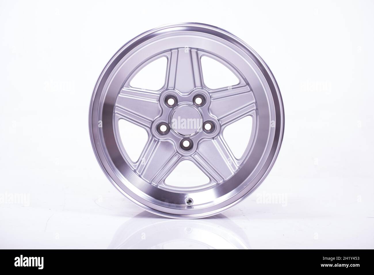 Mercedes Benz classic 5 spoke 16'' silver wheel Stock Photo - Alamy