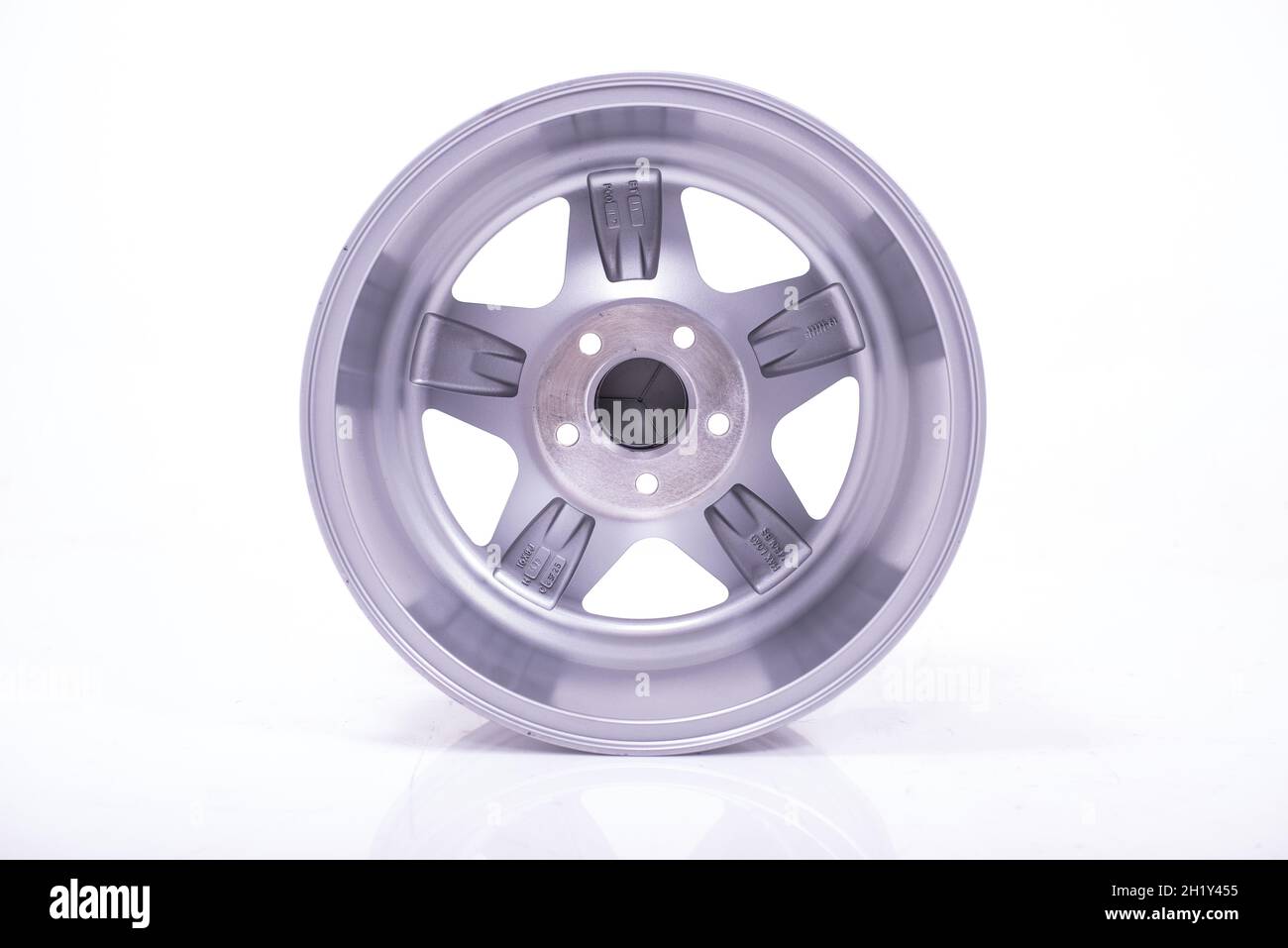 Mercedes Benz classic 5 spoke 16'' silver wheel Stock Photo - Alamy