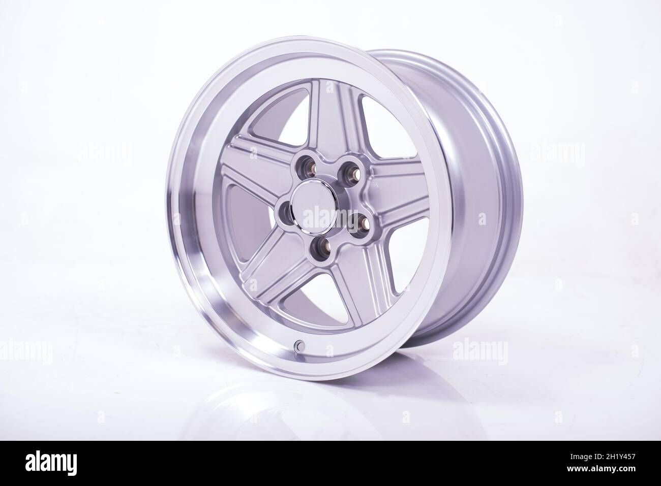 Mercedes Benz classic 5 spoke 16'' silver wheel Stock Photo - Alamy