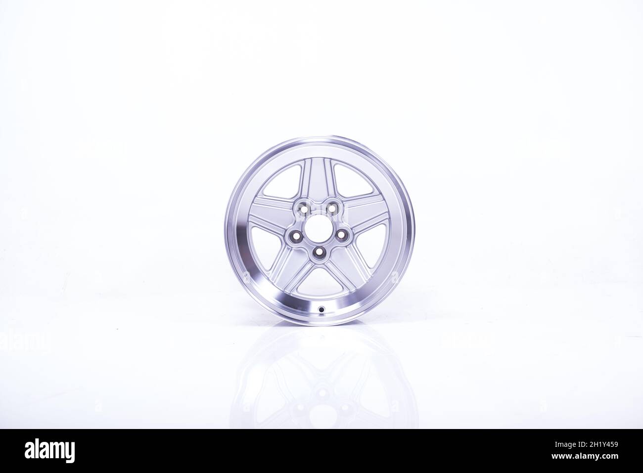Mercedes Benz classic 5 spoke 16'' silver wheel Stock Photo - Alamy