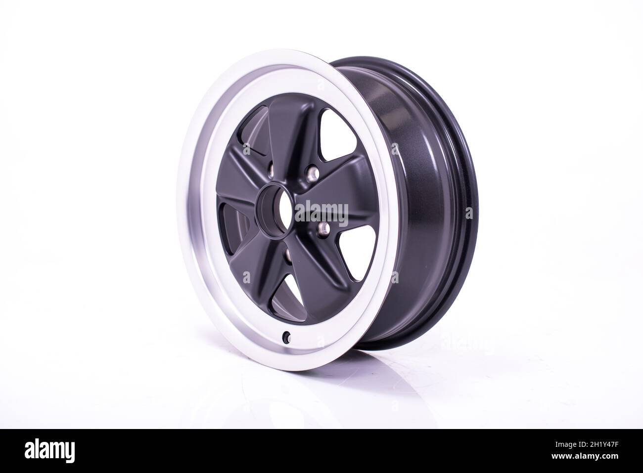 Porsche Fuchs satin black 16'' classic wheel Stock Photo - Alamy