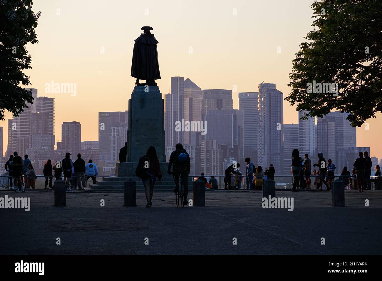 Watching sunset uk hi-res stock photography and images - Alamy