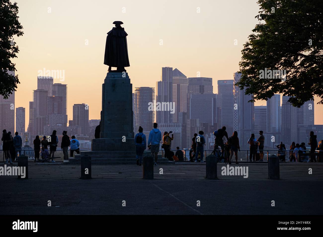 Watching sunset uk hi-res stock photography and images - Alamy
