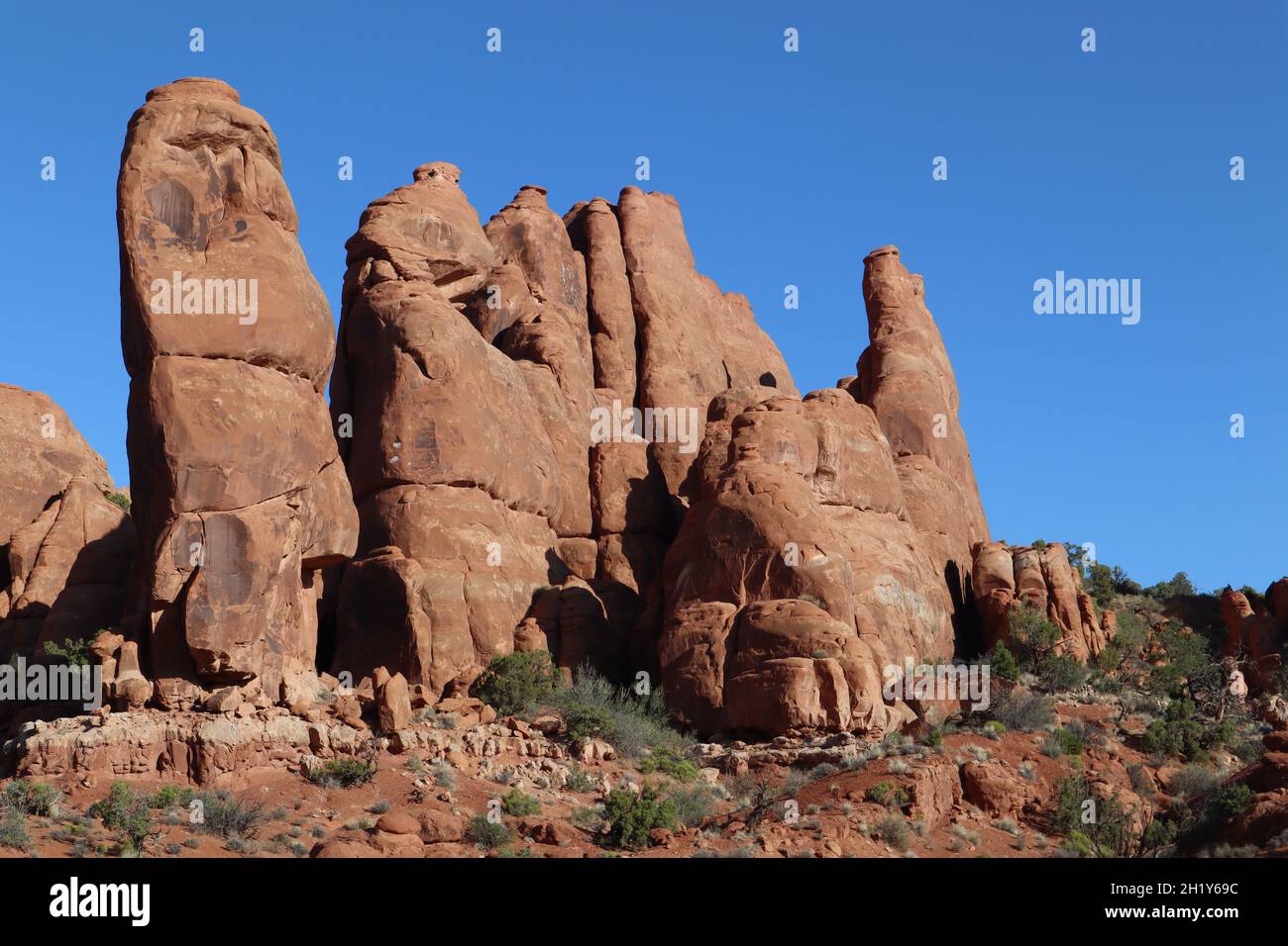 Rugged red rock landscape of Courthouse Towers and Park Avenue, Arches ...