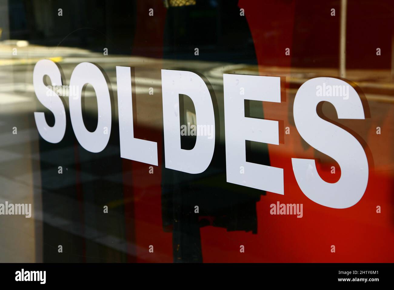 FRANCE ALPES-MARITIMES (06) NICE. SALES ON STORE Stock Photo - Alamy