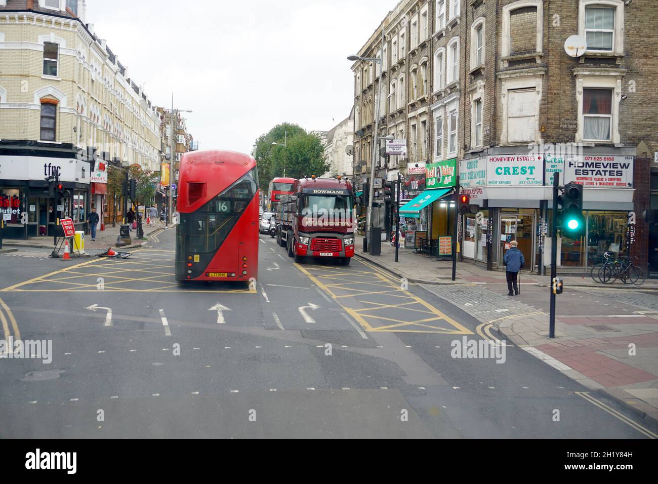 London bus kilburn hi-res stock photography and images - Alamy
