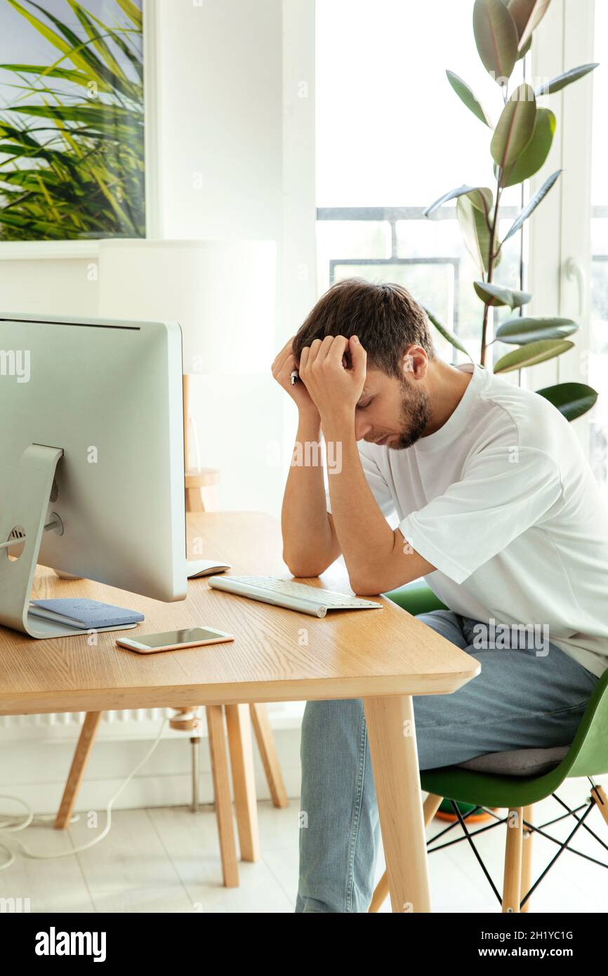 Very tired man hi-res stock photography and images - Alamy