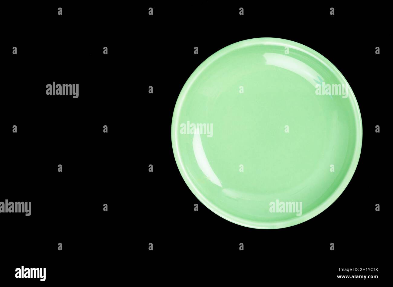 Empty round ceramic green plate hi-res stock photography and images - Alamy