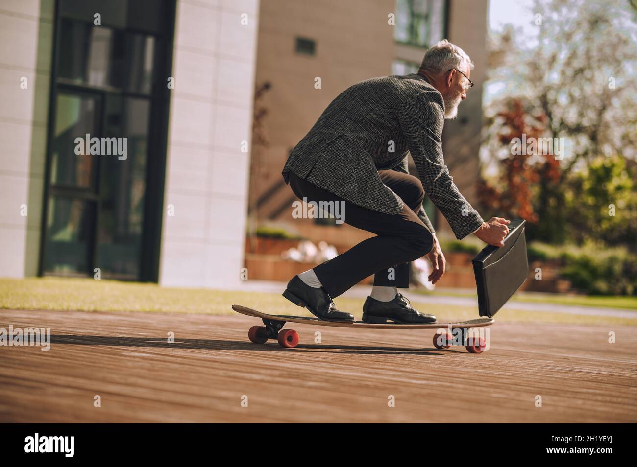 Man riding a skateboard hi-res stock photography and images - Alamy