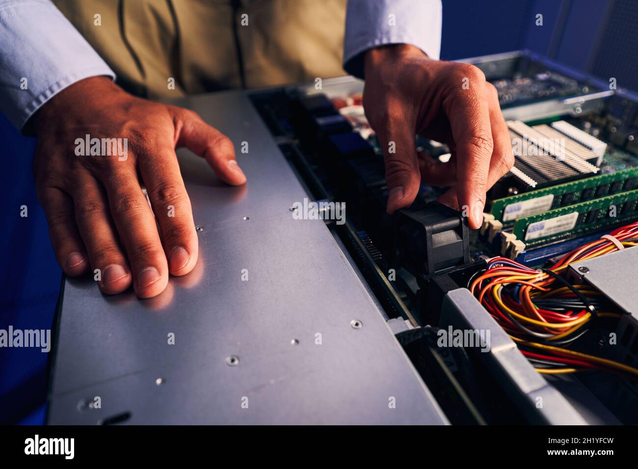 Data center IT expert doing hardware refresh Stock Photo - Alamy