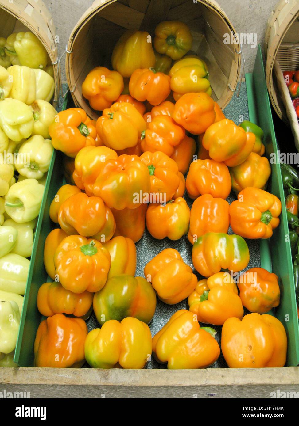 Bell peppers selling market hi-res stock photography and images - Alamy