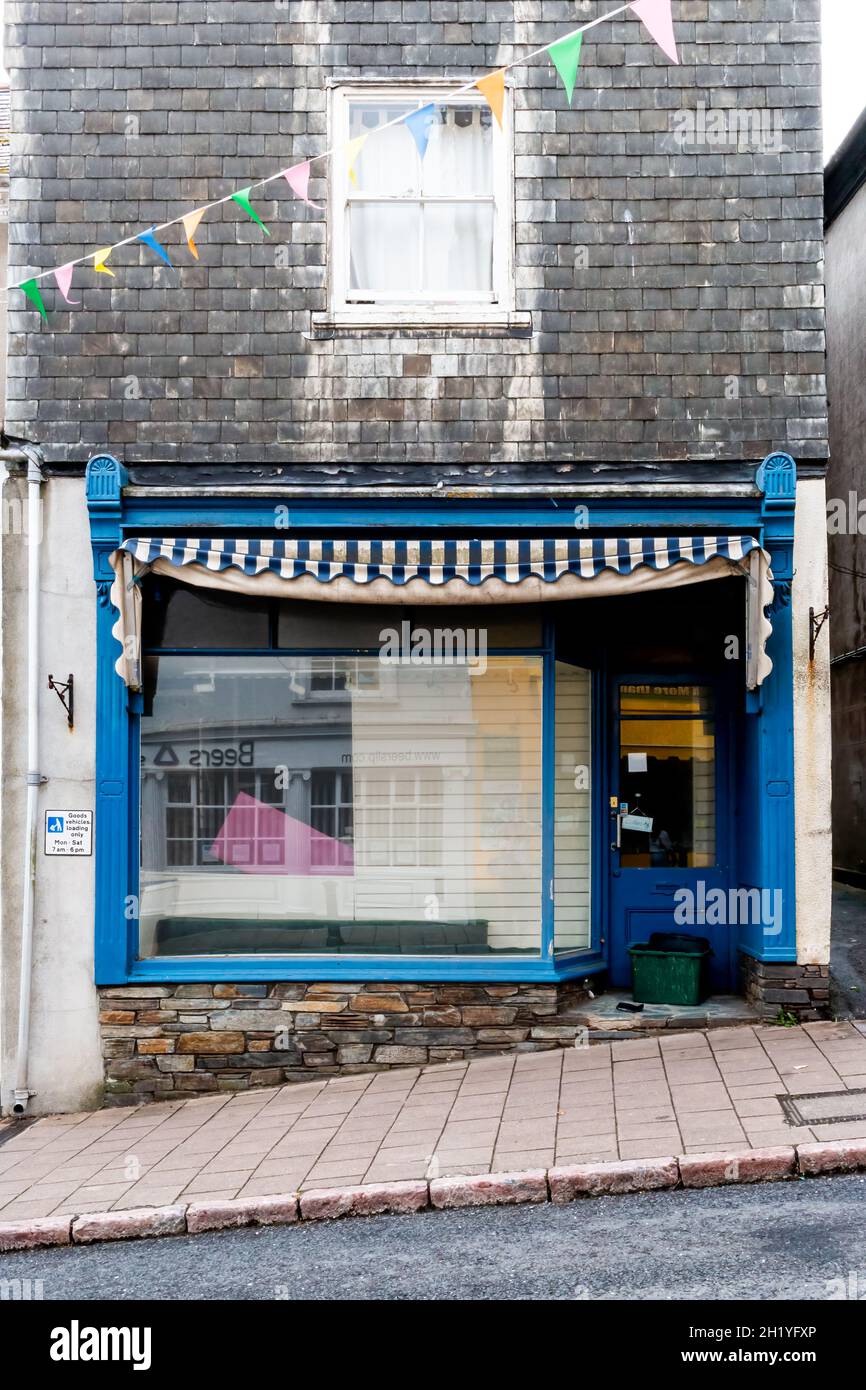 Empty storefront shop hi-res stock photography and images - Alamy