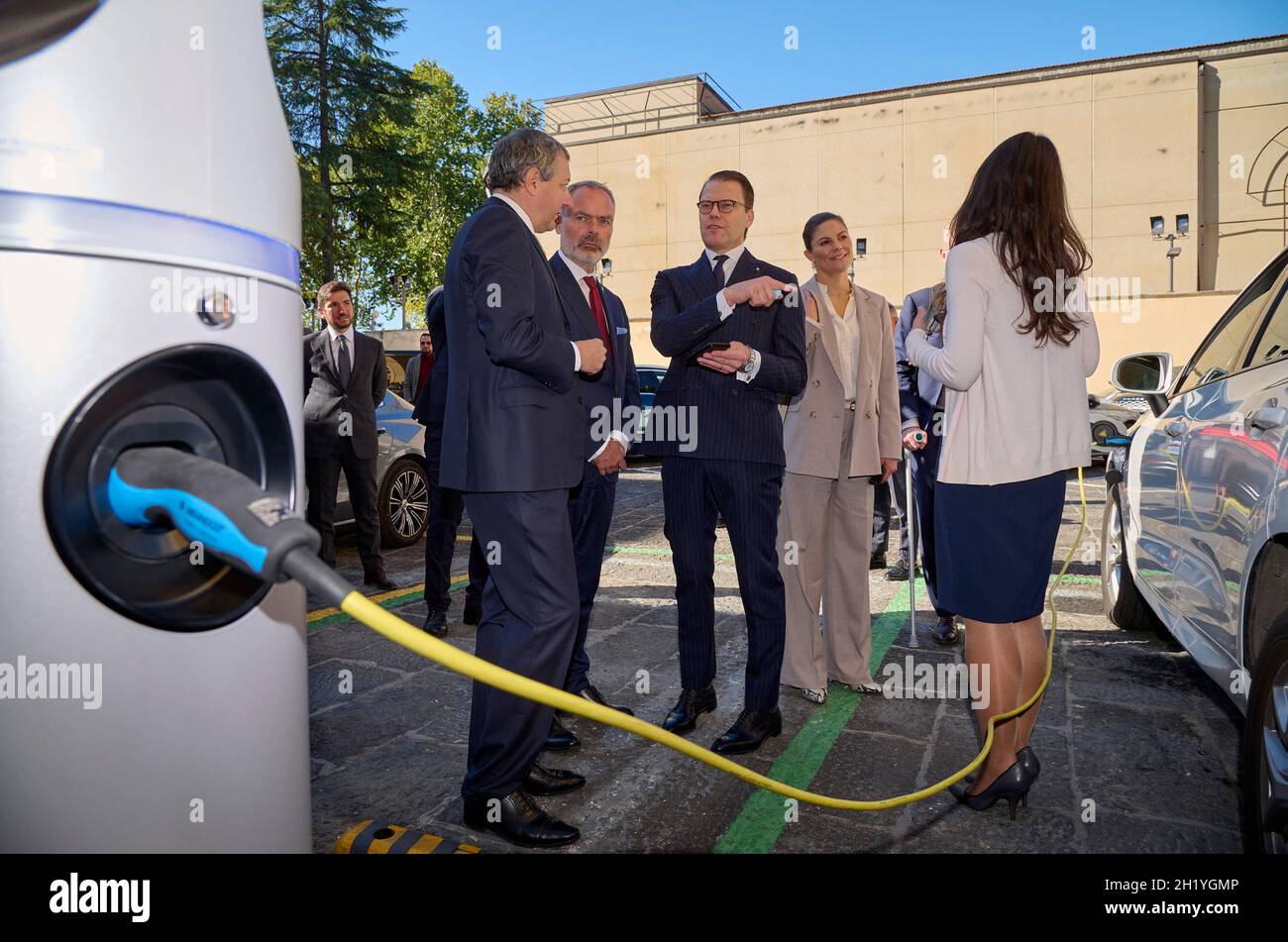 Rome, Italy. 19th Oct, 2021. Crown Princess tries to charge embassy car ...