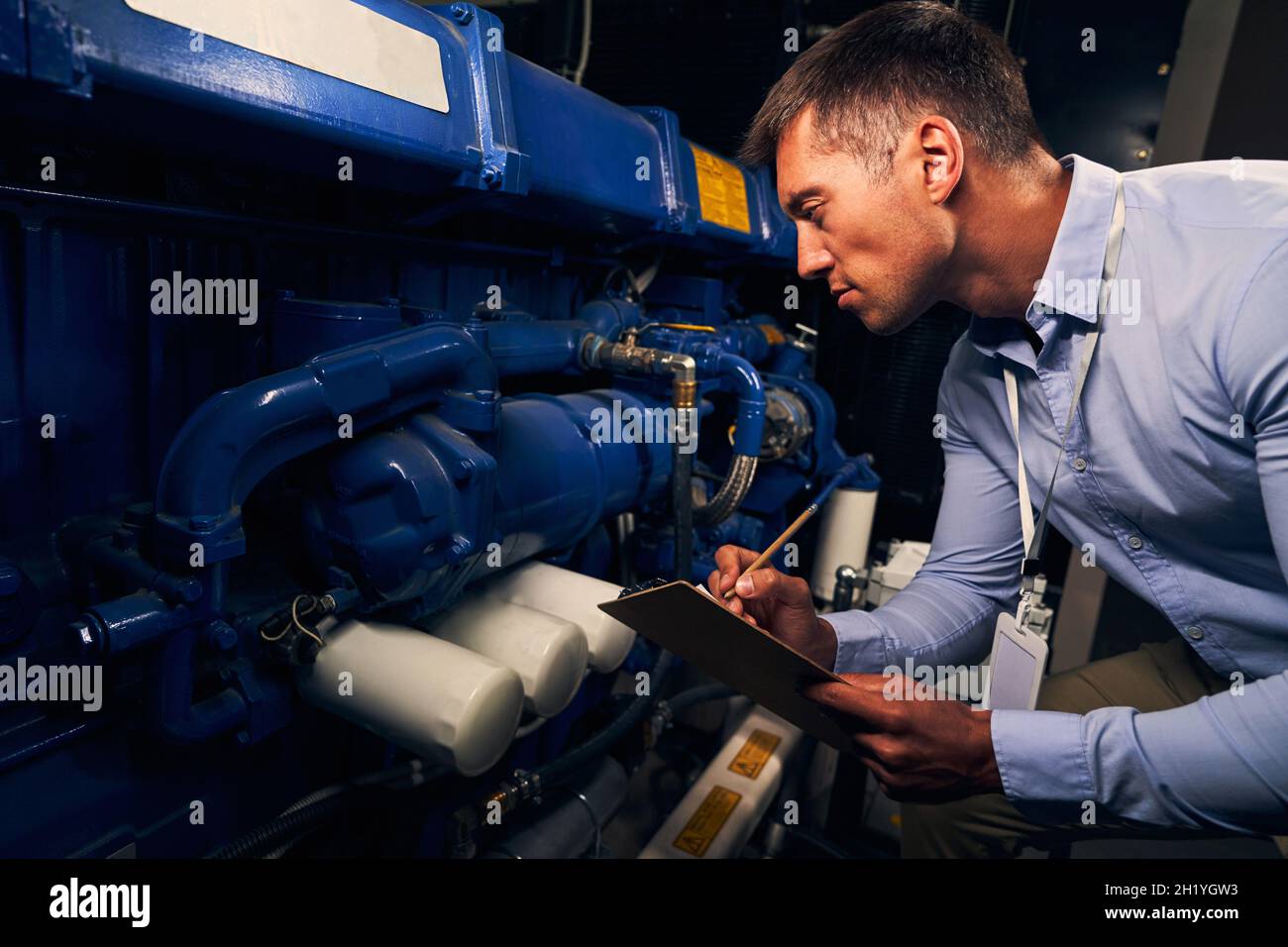 Male worker inspection visual hi-res stock photography and images - Alamy