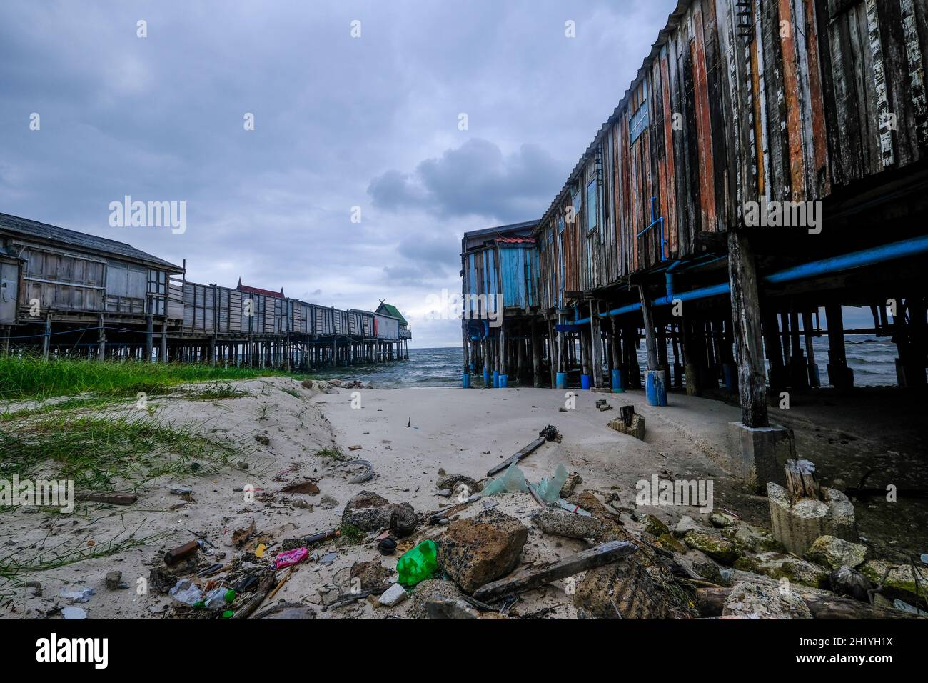 Ramshackle wooden buildings hi-res stock photography and images - Alamy